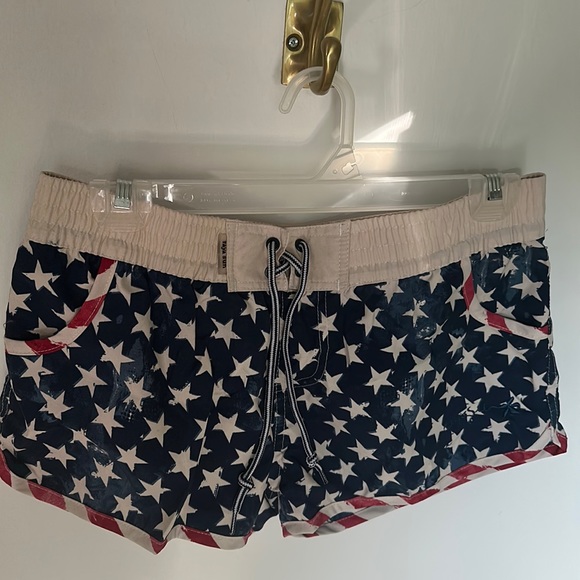 raya sun | Shorts | The Brand Is Raya Sun The Size Is A Medium In ...